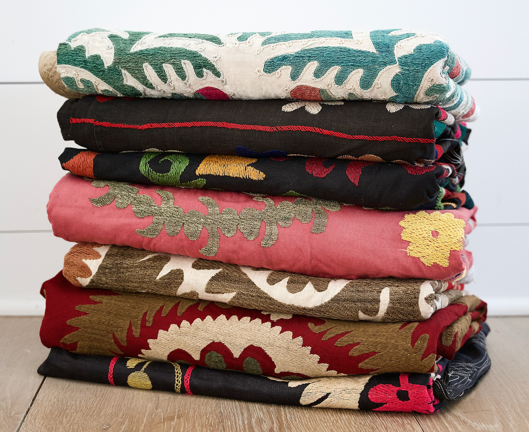 TEXTILES/RUGS– Bungalow